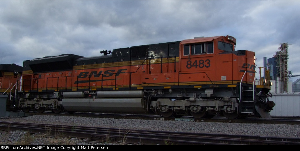 BNSF 8483